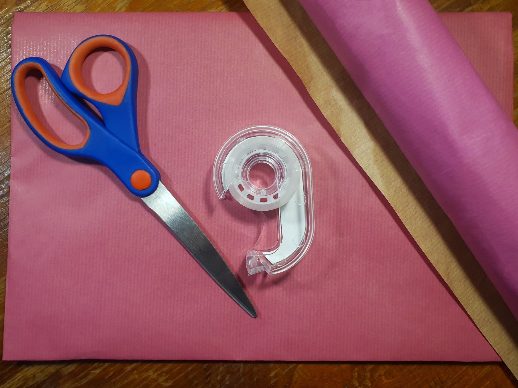 Descubre cómo forrar libros fácil para una mayor duración - ALDI