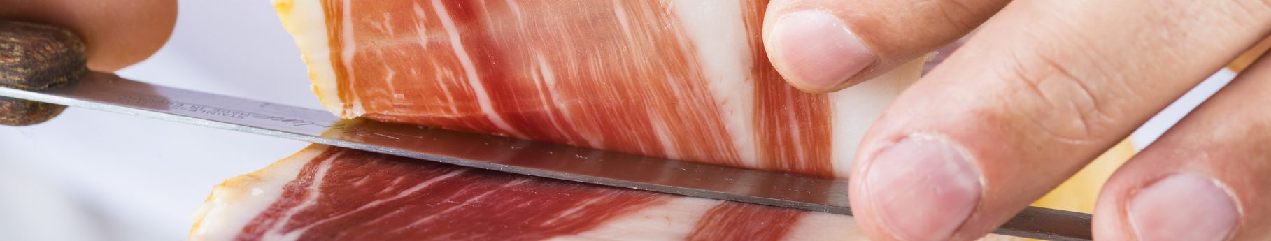 Cómo colocar, empezar y cortar un jamón en casa - ALDI