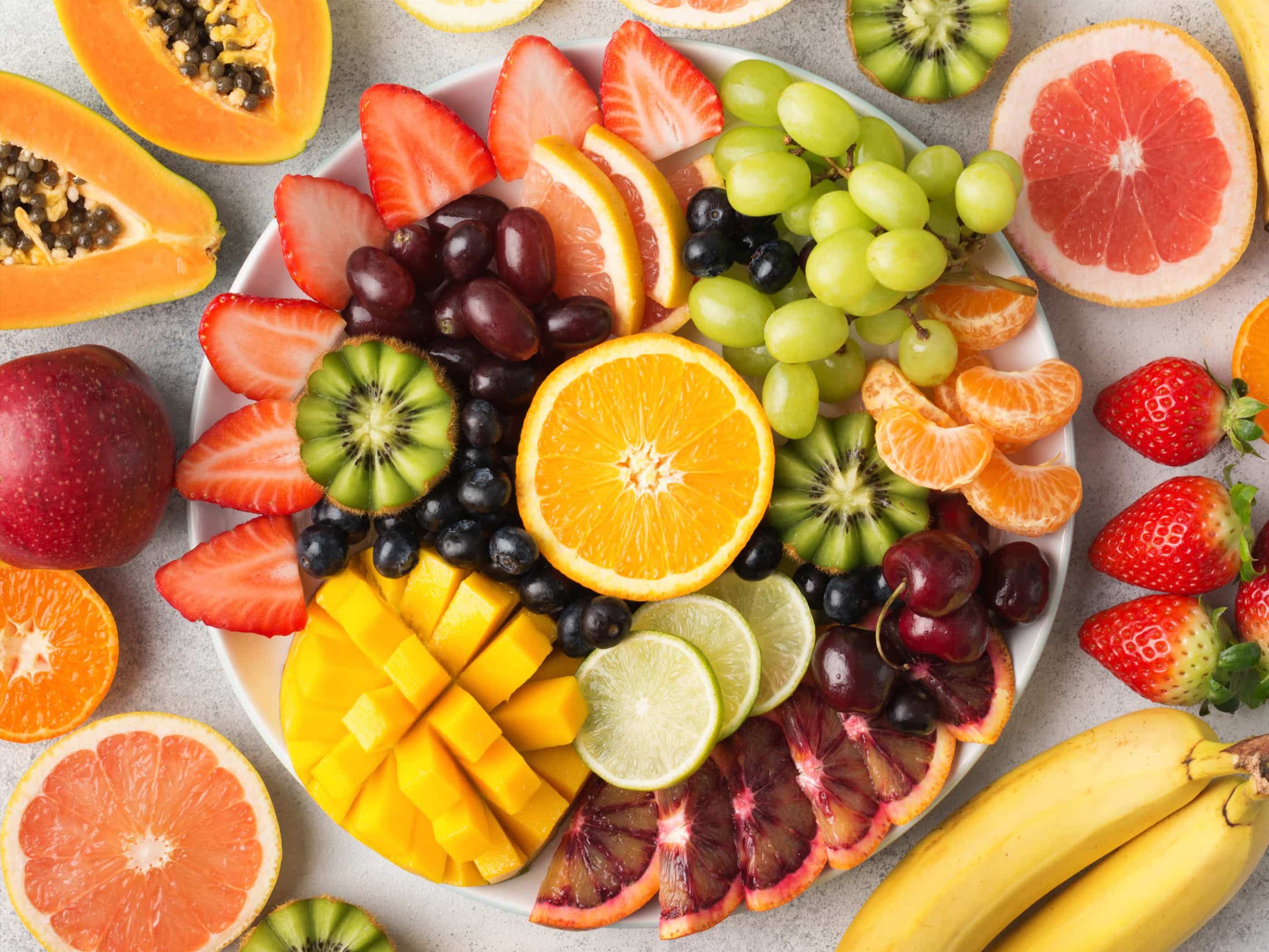 Decoración con frutas en platos, tartas y cócteles - ALDI