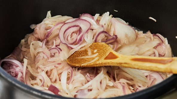 Cómo pochar cebolla correctamente - ALDI