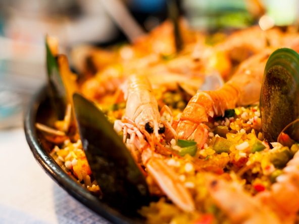 Cómo hacer paella: trucos para que el arroz quede suelto - ALDI