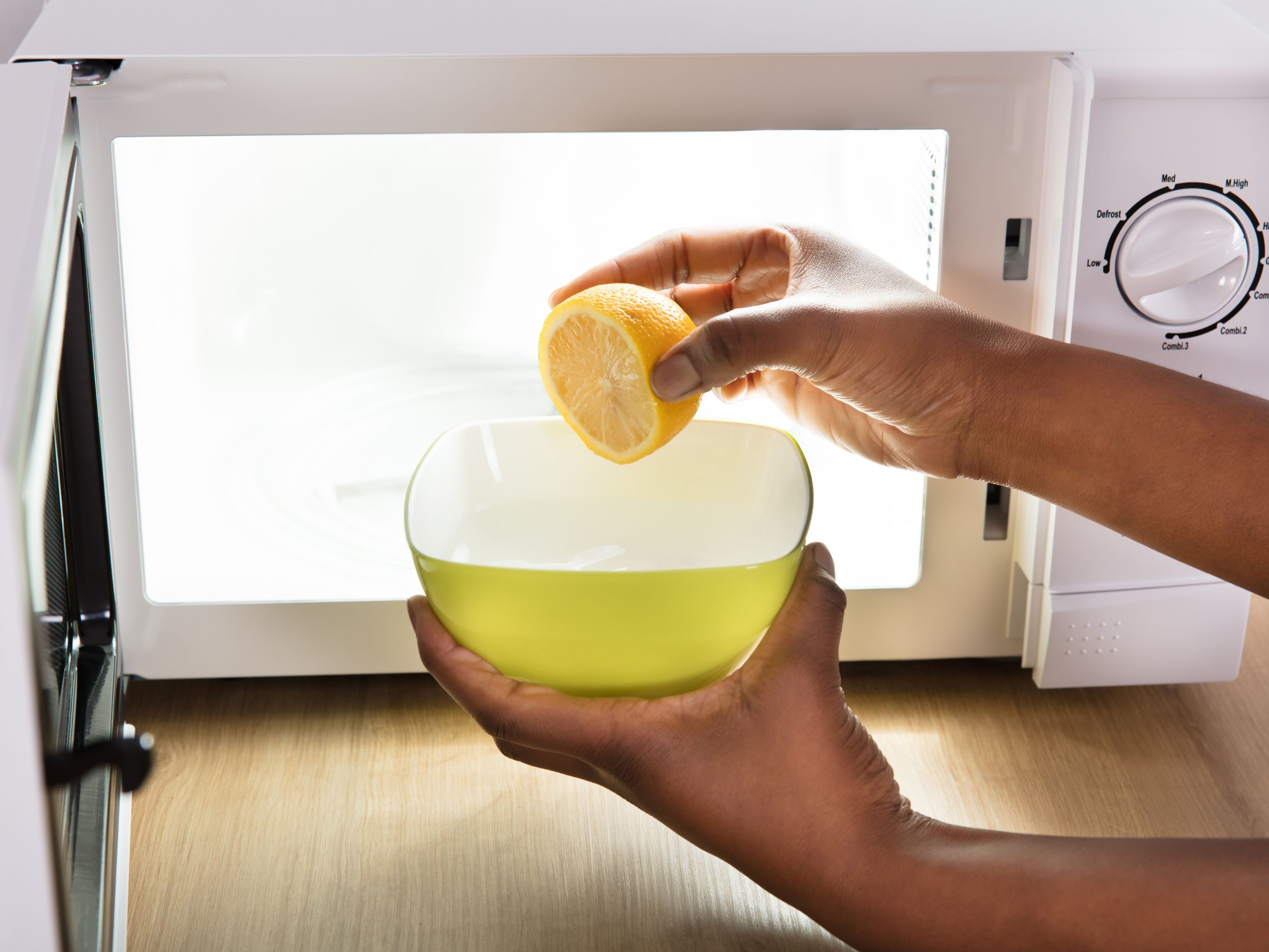 Cómo limpiar el microondas por dentro rápido y bien - ALDI