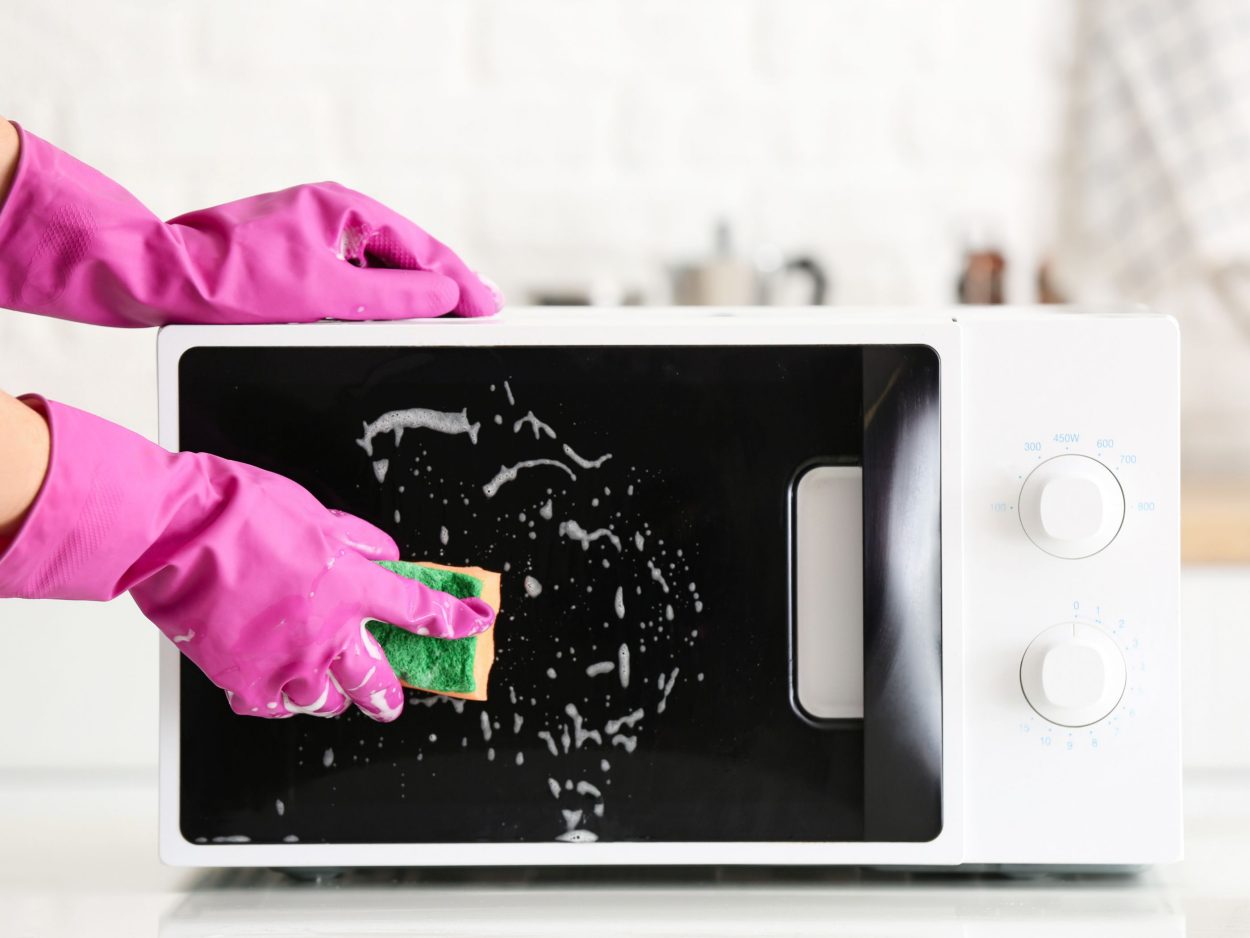 Cómo limpiar el microondas por dentro rápido y bien - ALDI