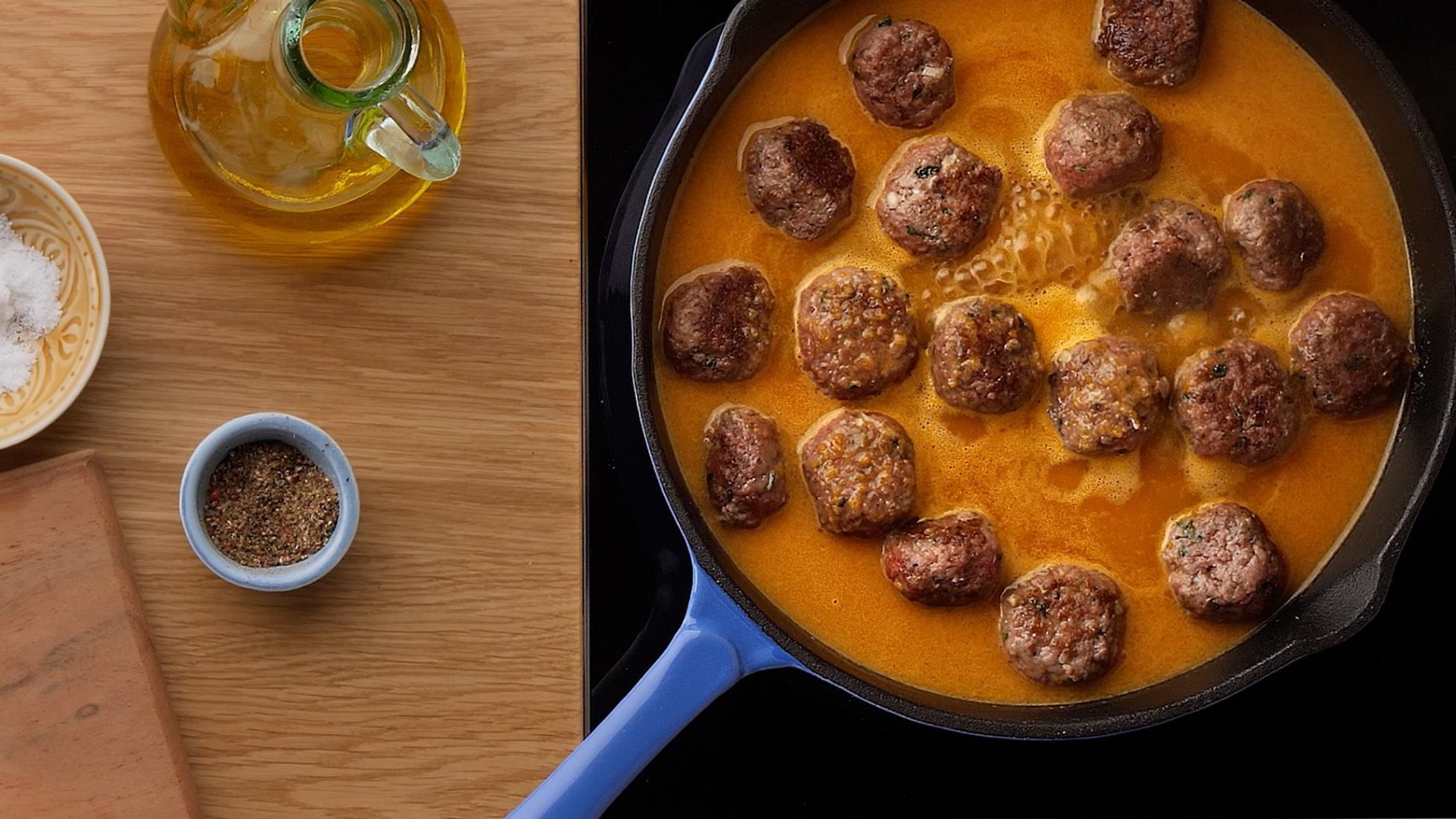 Receta de albóndigas en salsa española de la abuela - ALDI